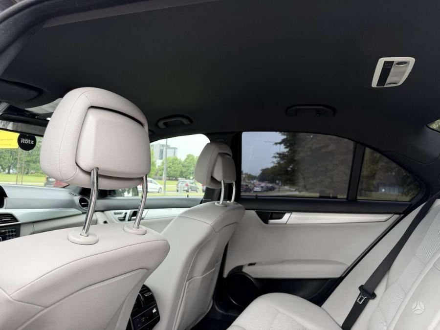 Pelēks Mercedes-Benz C 250 2012 Kauņa, ar dzinēja tilpumu 2.14 L un nobraukumu 312 tūkst. km par 8500 €, foto 11 vietnē AUTOMOTO.COM.LV