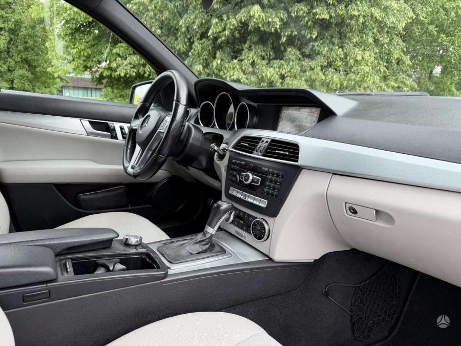 Pelēks Mercedes-Benz C 250 2012 Kauņa, ar dzinēja tilpumu 2.14 L un nobraukumu 312 tūkst. km par 8500 €, foto 14 vietnē AUTOMOTO.COM.LV