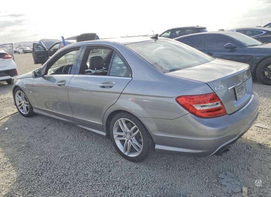 Pelēks Mercedes-Benz C 250 2012 Viļņa, ar dzinēja tilpumu 1.80 L un nobraukumu 291 tūkst. km par 3500 €, foto 3 vietnē AUTOMOTO.COM.LV