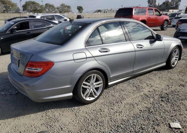 Pelēks Mercedes-Benz C 250 2012 Viļņa, ar dzinēja tilpumu 1.80 L un nobraukumu 291 tūkst. km par 3500 €, foto 3 vietnē AUTOMOTO.COM.LV