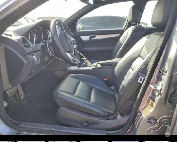 Pelēks Mercedes-Benz C 250 2012 Viļņa, ar dzinēja tilpumu 1.80 L un nobraukumu 291 tūkst. km par 3500 €, foto 4 vietnē AUTOMOTO.COM.LV