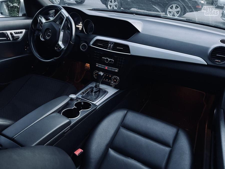 Grey Mercedes-Benz C 250 2013 in Vilnius, with an engine capacity of 1.80 L and mileage of 320 thousand km for 3500 €, photo 6 on AUTOMOTO.COM.LV