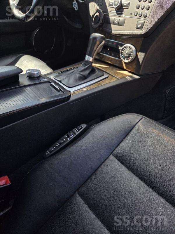 Pelēks Mercedes-Benz C 250 2009 Rīga, ar dzinēja tilpumu 2.20 L un nobraukumu 360 tūkst. km par 4500 €, foto 8 vietnē AUTOMOTO.COM.LV