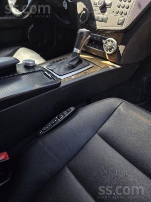 Pelēks Mercedes-Benz C 250 2009 Rīga, ar dzinēja tilpumu 2.20 L un nobraukumu 360 tūkst. km par 4500 €, foto 8 vietnē AUTOMOTO.COM.LV