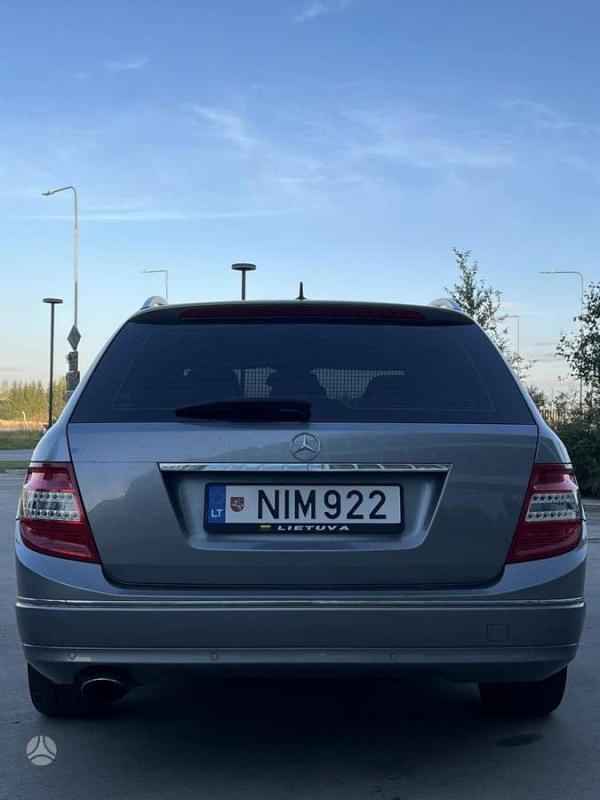 Grey Mercedes-Benz C 250 2010 in Vilnius, with an engine capacity of 2.14 L and mileage of 350 thousand km for 4200 €, photo 5 on AUTOMOTO.COM.LV