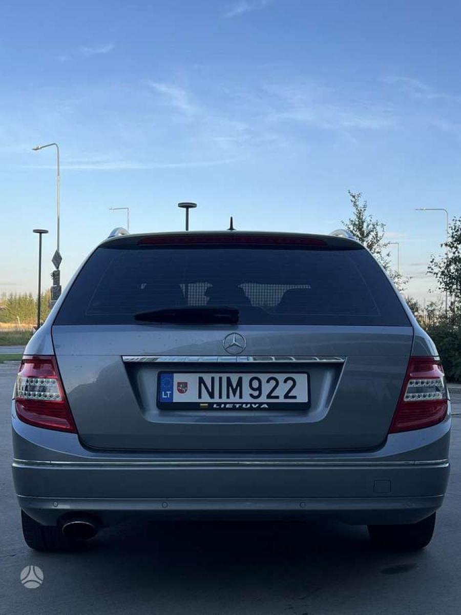 Grey Mercedes-Benz C 250 2010 in Vilnius, with an engine capacity of 2.14 L and mileage of 350 thousand km for 4200 €, photo 5 on AUTOMOTO.COM.LV