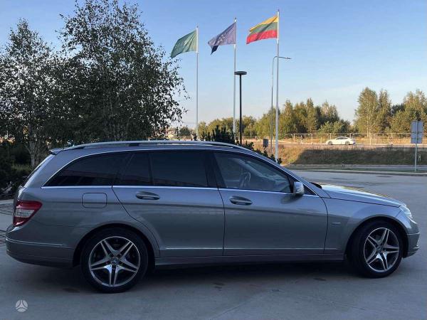 Grey Mercedes-Benz C 250 2010 in Vilnius, with an engine capacity of 2.14 L and mileage of 350 thousand km for 4200 €, photo 7 on AUTOMOTO.COM.LV