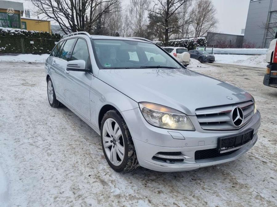 Pelēks Mercedes-Benz C 250 2010 Kauņa, ar dzinēja tilpumu 2.00 L un nobraukumu 244 tūkst. km par 5200 €, foto 2 vietnē AUTOMOTO.COM.LV