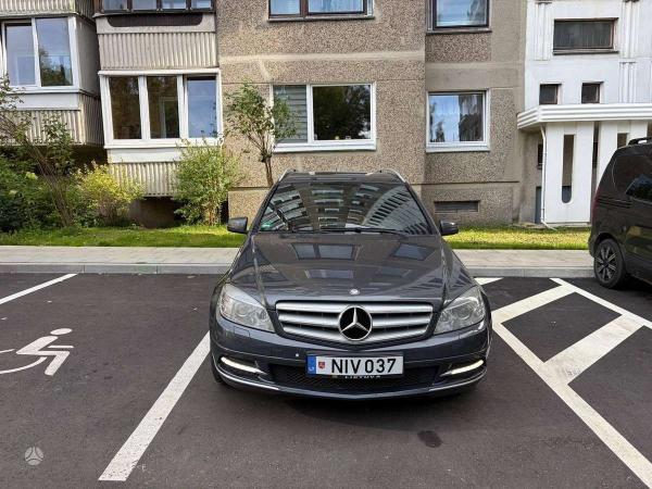 Pelēks Mercedes-Benz C 250 2010 Viļņa, ar dzinēja tilpumu 2.14 L un nobraukumu 269 tūkst. km par 3999 €, foto 3 vietnē AUTOMOTO.COM.LV
