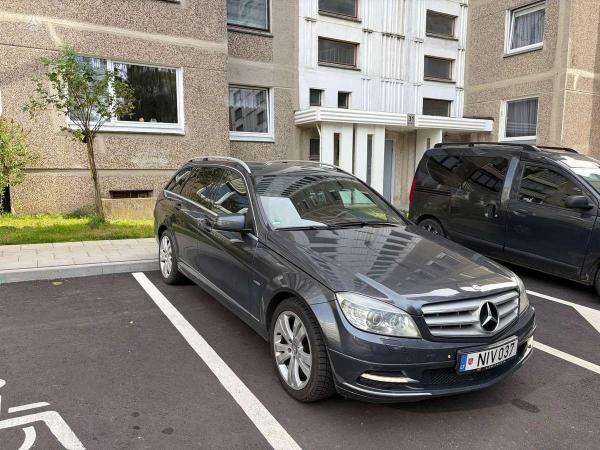 Pelēks Mercedes-Benz C 250 2010 Viļņa, ar dzinēja tilpumu 2.14 L un nobraukumu 269 tūkst. km par 3999 €, foto 4 vietnē AUTOMOTO.COM.LV