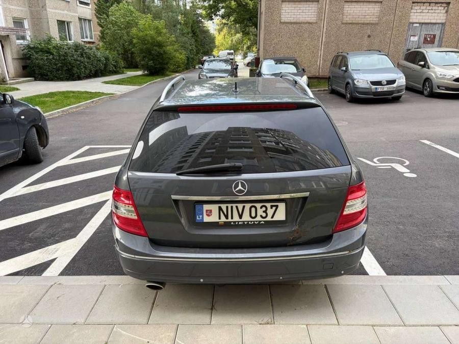 Grey Mercedes-Benz C 250 2010 in Vilnius, with an engine capacity of 2.14 L and mileage of 269 thousand km for 3999 €, photo 7 on AUTOMOTO.COM.LV