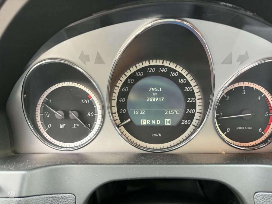 Grey Mercedes-Benz C 250 2010 in Vilnius, with an engine capacity of 2.14 L and mileage of 269 thousand km for 3999 €, photo 13 on AUTOMOTO.COM.LV