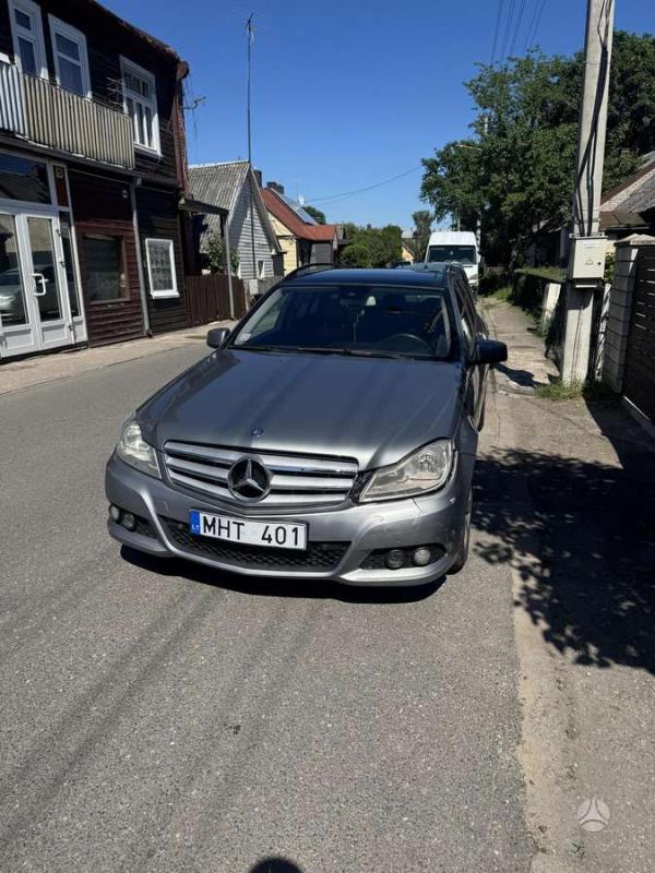 Pelēks Mercedes-Benz C 250 2011 Kauņa, ar dzinēja tilpumu 2.50 L un nobraukumu 556 tūkst. km par 2200 €, foto 1 vietnē AUTOMOTO.COM.LV