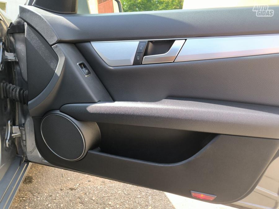 Grey Mercedes-Benz C 250 2011 in Siauliai, with an engine capacity of 2.10 L and mileage of 315 thousand km for 5200 €, photo 14 on AUTOMOTO.COM.LV