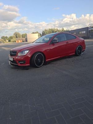 Sarkans Mercedes-Benz C 250 2012 Kalvarija, ar dzinēja tilpumu 1.80 L un nobraukumu 190 tūkst. km par 8000 €, foto  vietnē AUTOMOTO.COM.LV