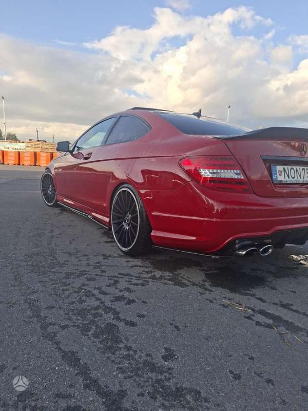 Sarkans Mercedes-Benz C 250 2012 Kalvarija, ar dzinēja tilpumu 1.80 L un nobraukumu 190 tūkst. km par 8000 €, foto 4 vietnē AUTOMOTO.COM.LV