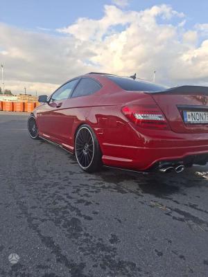 Sarkans Mercedes-Benz C 250 2012 Kalvarija, ar dzinēja tilpumu 1.80 L un nobraukumu 190 tūkst. km par 8000 €, foto 4 vietnē AUTOMOTO.COM.LV