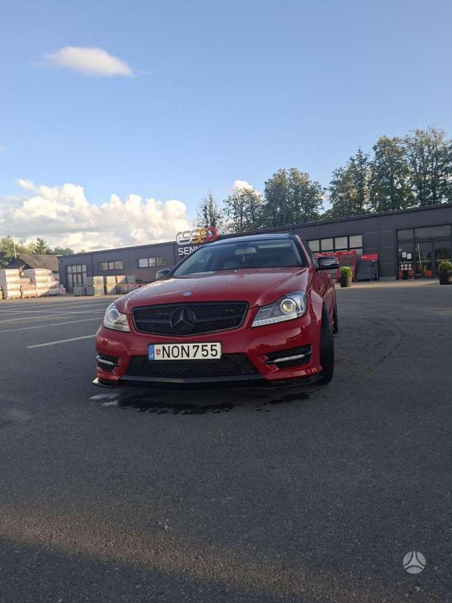Sarkans Mercedes-Benz C 250 2012 Kalvarija, ar dzinēja tilpumu 1.80 L un nobraukumu 190 tūkst. km par 8000 €, foto 5 vietnē AUTOMOTO.COM.LV
