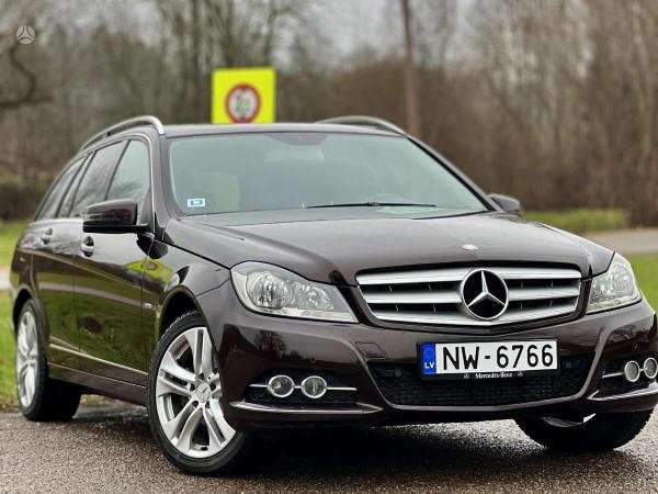 Red Mercedes-Benz C 250 2011 in Tukums, with an engine capacity of 2.14 L and mileage of 260 thousand km for 5990 €, photo 1 on AUTOMOTO.COM.LV