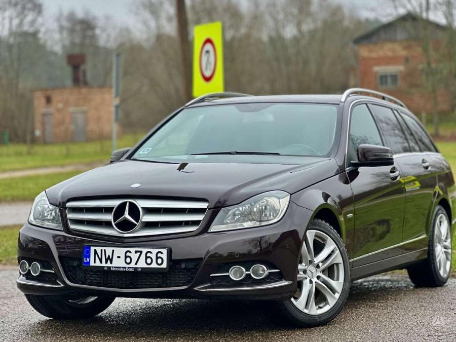 Sarkans Mercedes-Benz C 250 2011 Tukums, ar dzinēja tilpumu 2.14 L un nobraukumu 260 tūkst. km par 5990 €, foto 2 vietnē AUTOMOTO.COM.LV