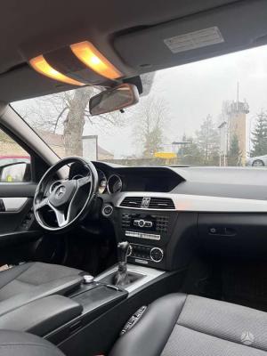 Sarkans Mercedes-Benz C 250 2011 Tukums, ar dzinēja tilpumu 2.14 L un nobraukumu 260 tūkst. km par 5990 €, foto 12 vietnē AUTOMOTO.COM.LV