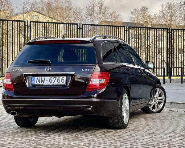 Sarkans Mercedes-Benz C 250 2011 Tukums, ar dzinēja tilpumu 2.20 L un nobraukumu 0 tūkst. km par 4750 €, foto 2 vietnē AUTOMOTO.COM.LV