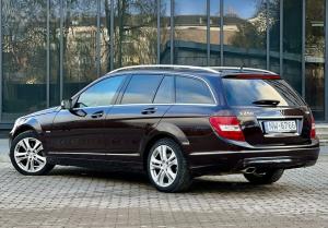 Red Mercedes-Benz C 250 2011 in Tukums, with an engine capacity of 2.20 L and mileage of 0 thousand km for 4750 €, photo 5 on AUTOMOTO.COM.LV