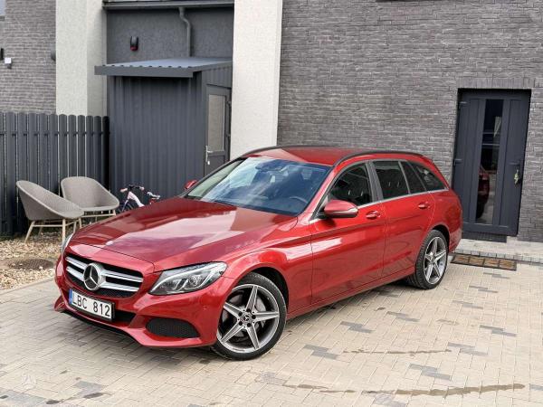 Red Mercedes-Benz C 250 2015 in Vilnius, with an engine capacity of 2.14 L and mileage of 315 thousand km for 9500 €, photo 4 on AUTOMOTO.COM.LV