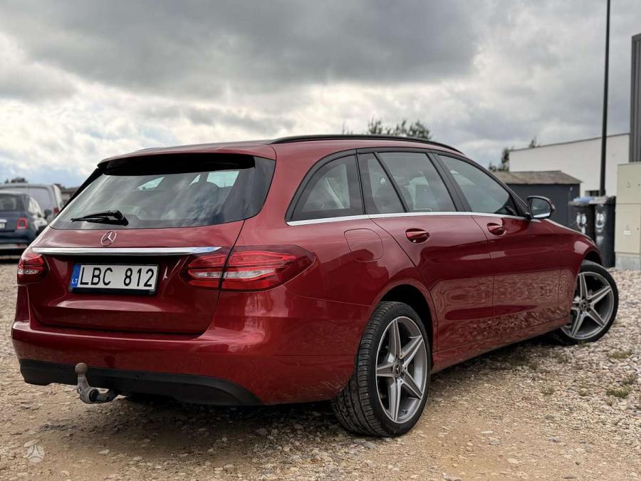Red Mercedes-Benz C 250 2015 in Vilnius, with an engine capacity of 2.14 L and mileage of 315 thousand km for 9500 €, photo 6 on AUTOMOTO.COM.LV