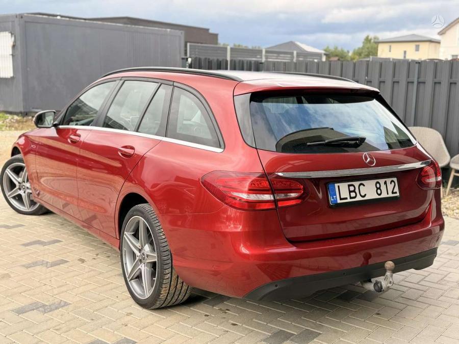 Red Mercedes-Benz C 250 2015 in Vilnius, with an engine capacity of 2.14 L and mileage of 315 thousand km for 9500 €, photo 7 on AUTOMOTO.COM.LV