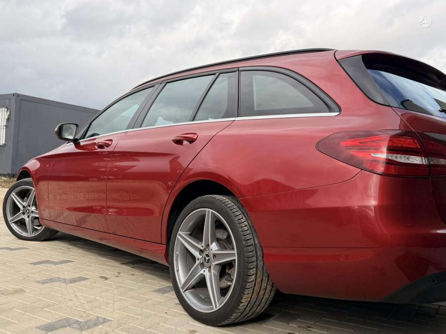 Red Mercedes-Benz C 250 2015 in Vilnius, with an engine capacity of 2.14 L and mileage of 315 thousand km for 9500 €, photo 10 on AUTOMOTO.COM.LV