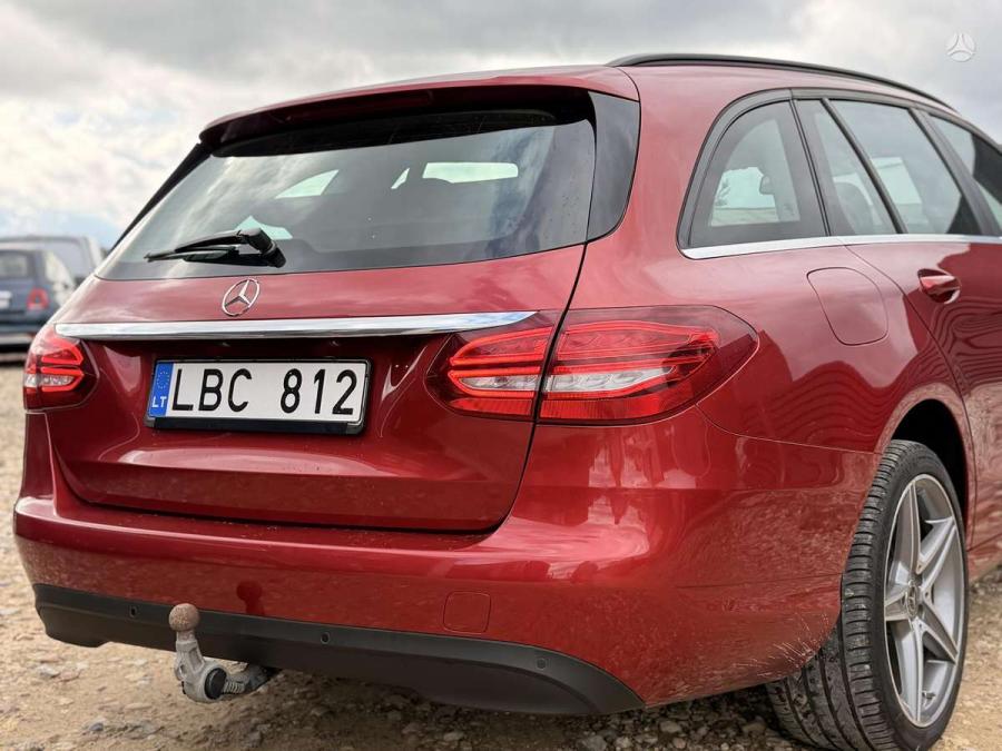 Red Mercedes-Benz C 250 2015 in Vilnius, with an engine capacity of 2.14 L and mileage of 315 thousand km for 9500 €, photo 13 on AUTOMOTO.COM.LV