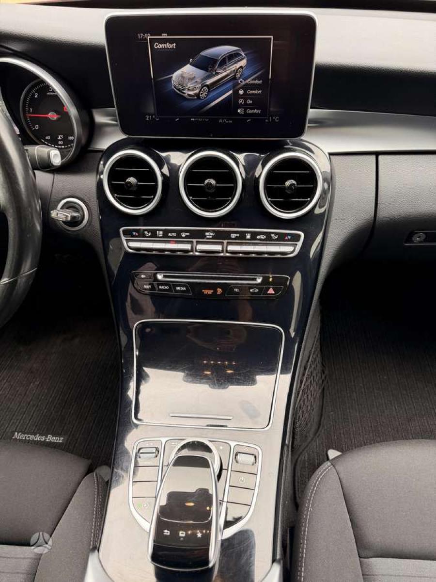 Red Mercedes-Benz C 250 2015 in Vilnius, with an engine capacity of 2.14 L and mileage of 315 thousand km for 9500 €, photo 17 on AUTOMOTO.COM.LV
