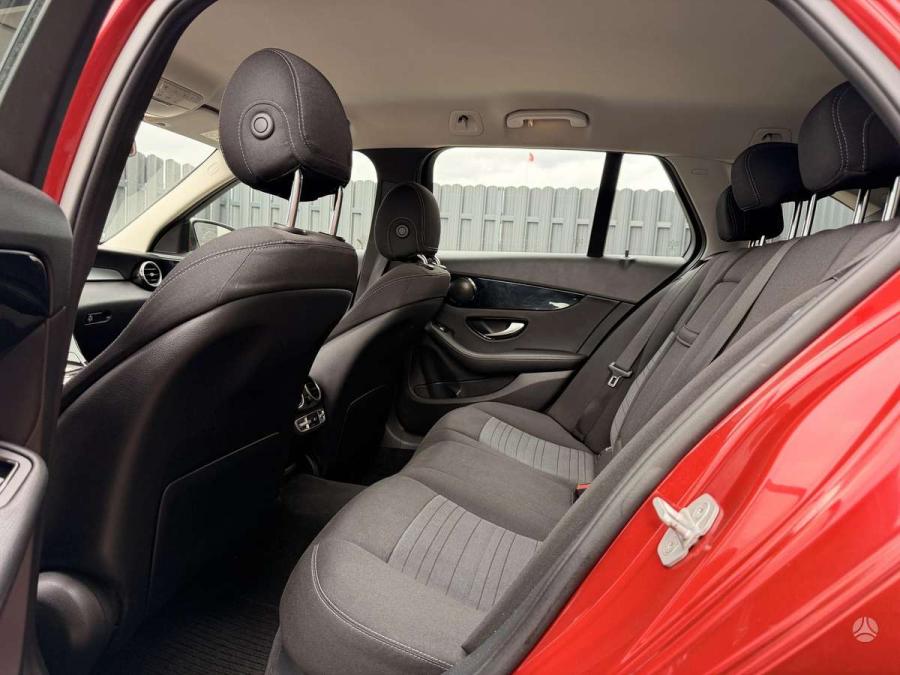 Red Mercedes-Benz C 250 2015 in Vilnius, with an engine capacity of 2.14 L and mileage of 315 thousand km for 9500 €, photo 22 on AUTOMOTO.COM.LV