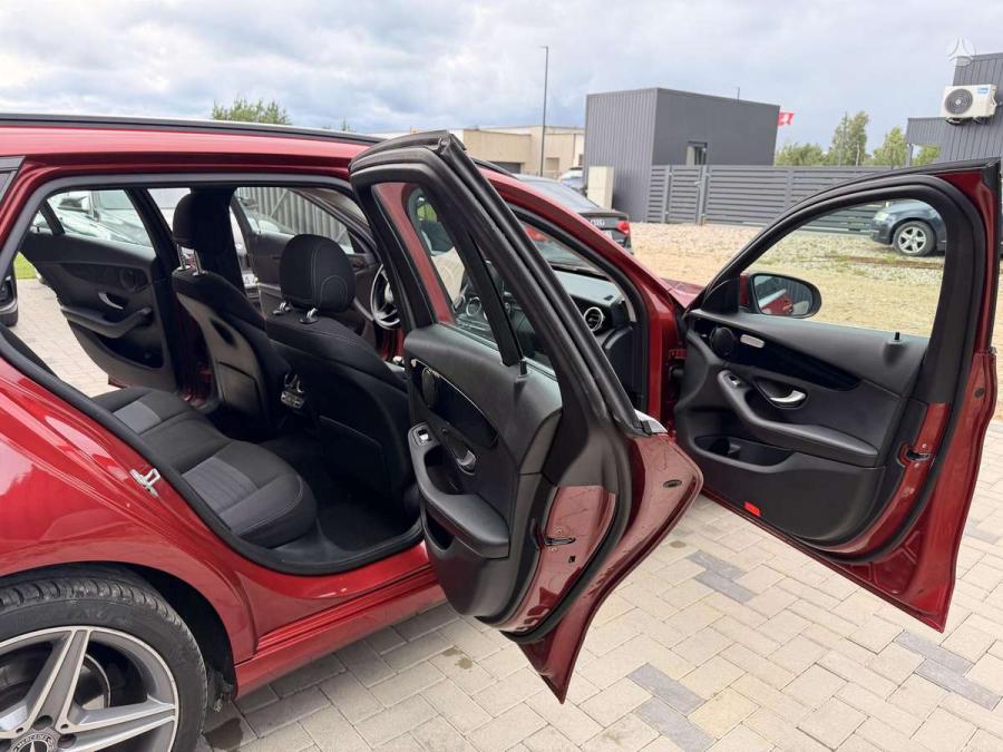 Red Mercedes-Benz C 250 2015 in Vilnius, with an engine capacity of 2.14 L and mileage of 315 thousand km for 9500 €, photo 23 on AUTOMOTO.COM.LV
