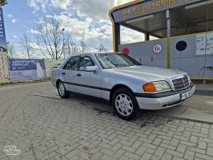 Mercedes-Benz C 250 1995 Šilalė, ar dzinēja tilpumu 2.50 L un nobraukumu 300 tūkst. km par 1500 €, foto  vietnē AUTOMOTO.COM.LV
