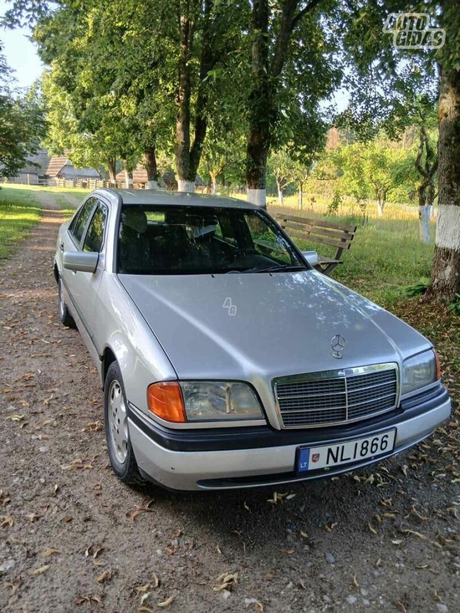 Mercedes-Benz C 250 1995 Šilalė, ar dzinēja tilpumu 2.50 L un nobraukumu 300 tūkst. km par 1500 €, foto 4 vietnē AUTOMOTO.COM.LV