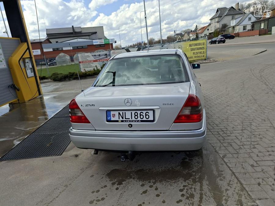Mercedes-Benz C 250 1995 Šilalė, ar dzinēja tilpumu 2.50 L un nobraukumu 300 tūkst. km par 1500 €, foto 5 vietnē AUTOMOTO.COM.LV