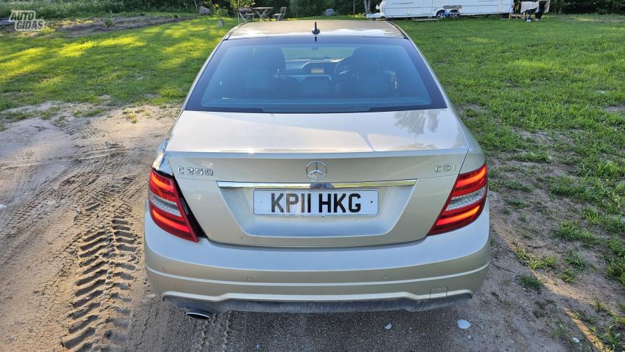 Mercedes-Benz C 250 2011 Klaipėda, ar dzinēja tilpumu 2.20 L un nobraukumu 172 tūkst. km par 3000 €, foto 5 vietnē AUTOMOTO.COM.LV