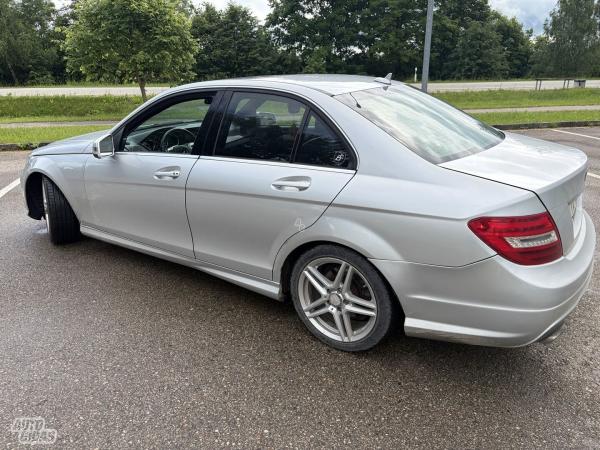 Mercedes-Benz C 250 2013 Viļņa, ar dzinēja tilpumu 1.80 L un nobraukumu 328 tūkst. km par 6000 €, foto 2 vietnē AUTOMOTO.COM.LV