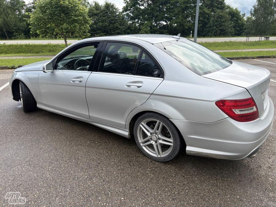 Mercedes-Benz C 250 2013 in Vilnius, with an engine capacity of 1.80 L and mileage of 328 thousand km for 6000 €, photo 3 on AUTOMOTO.COM.LV