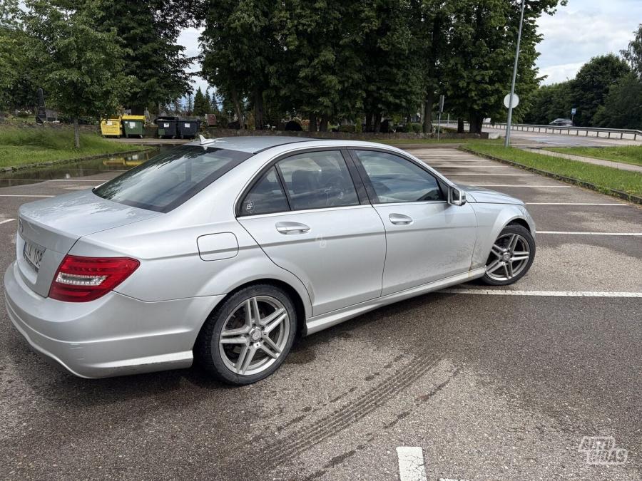 Mercedes-Benz C 250 2013 in Vilnius, with an engine capacity of 1.80 L and mileage of 328 thousand km for 6000 €, photo 4 on AUTOMOTO.COM.LV