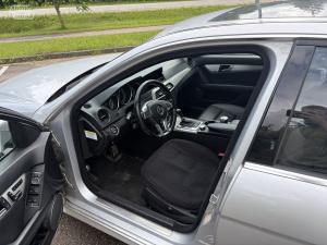 Mercedes-Benz C 250 2013 in Vilnius, with an engine capacity of 1.80 L and mileage of 328 thousand km for 6000 €, photo 8 on AUTOMOTO.COM.LV