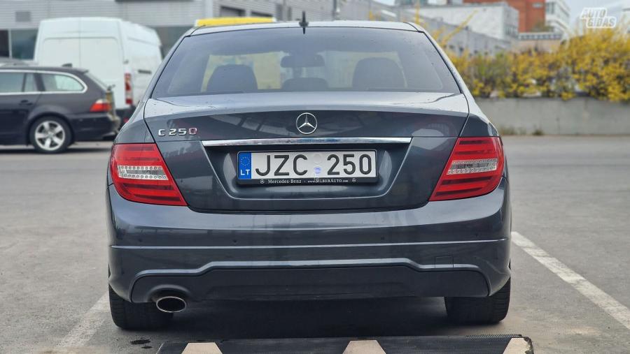 Мерседес Ц 250 2014 в Вильнюс, объемом двигателя 1.80 л и пробегом 149 тыс. км за 8300 €, фото 3 на AUTOMOTO.COM.LV