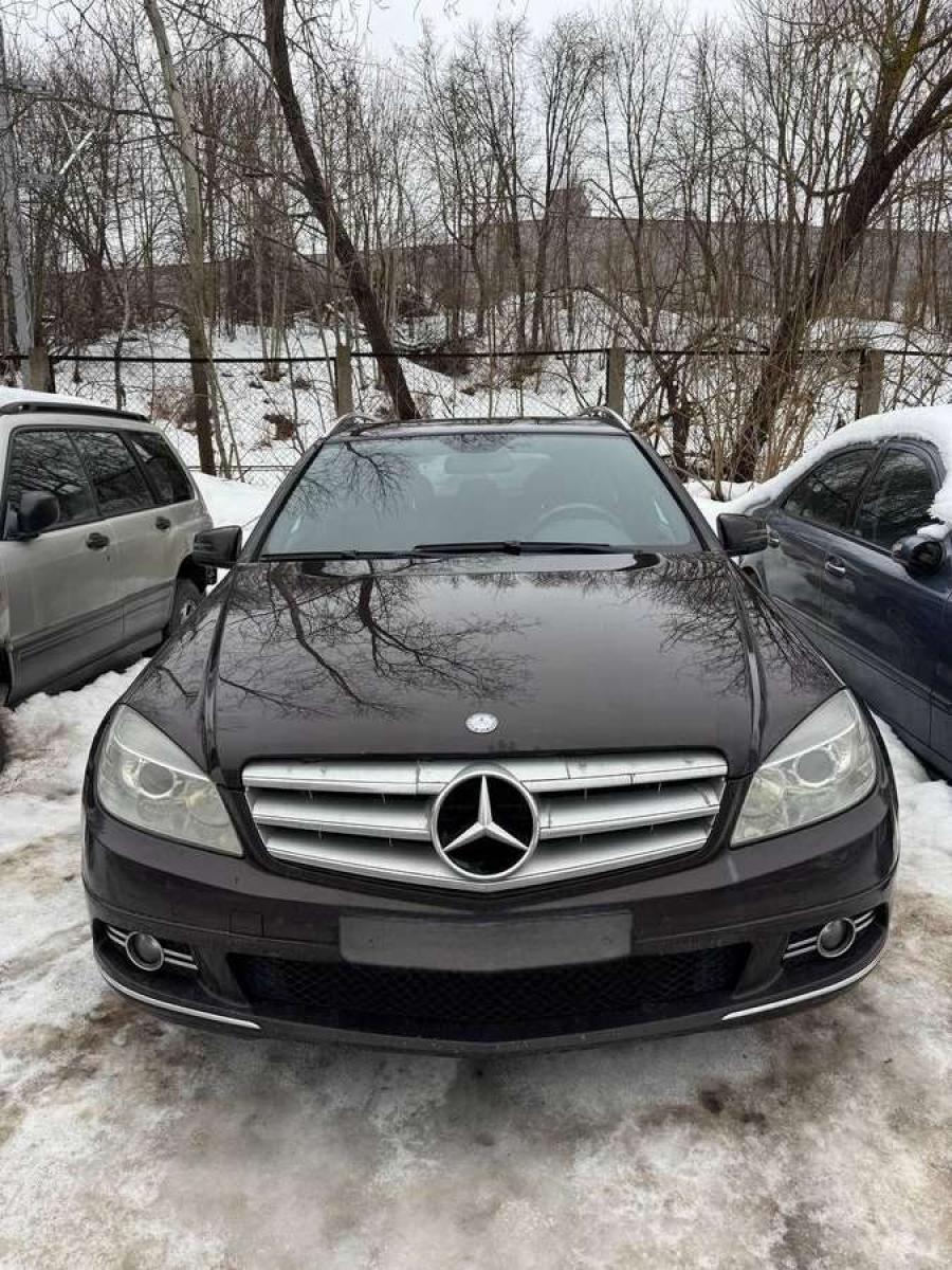 Violet Mercedes-Benz C 250 2011 in Vilnius, with an engine capacity of 2.20 L and mileage of 457 thousand km for 3700 €, photo 1 on AUTOMOTO.COM.LV