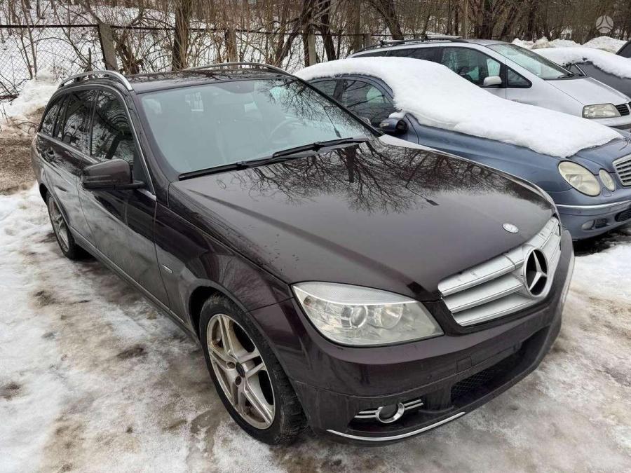 Violet Mercedes-Benz C 250 2011 in Vilnius, with an engine capacity of 2.20 L and mileage of 457 thousand km for 3700 €, photo 2 on AUTOMOTO.COM.LV