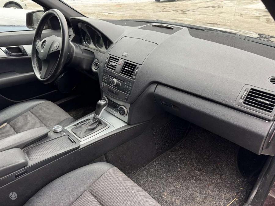 Violet Mercedes-Benz C 250 2011 in Vilnius, with an engine capacity of 2.20 L and mileage of 457 thousand km for 3700 €, photo 8 on AUTOMOTO.COM.LV
