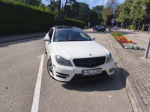 Белый Мерседес Ц 250 2012 в Паланга, объемом двигателя 1.80 л и пробегом 250 тыс. км за 9800 €, фото 1 на AUTOMOTO.COM.LV