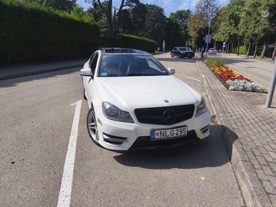 Белый Мерседес Ц 250 2012 в Паланга, объемом двигателя 1.80 л и пробегом 250 тыс. км за 9800 €, фото 1 на AUTOMOTO.COM.LV