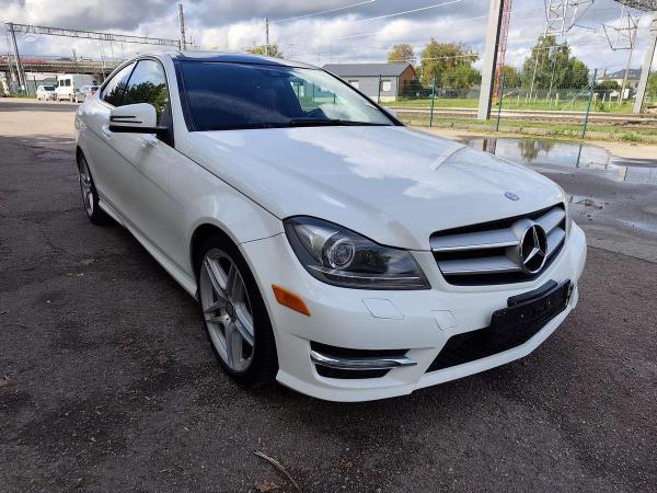 White Mercedes-Benz C 250 2013 in Siauliai, with an engine capacity of 2.00 L and mileage of 222 thousand km for 8900 €, photo 1 on AUTOMOTO.COM.LV